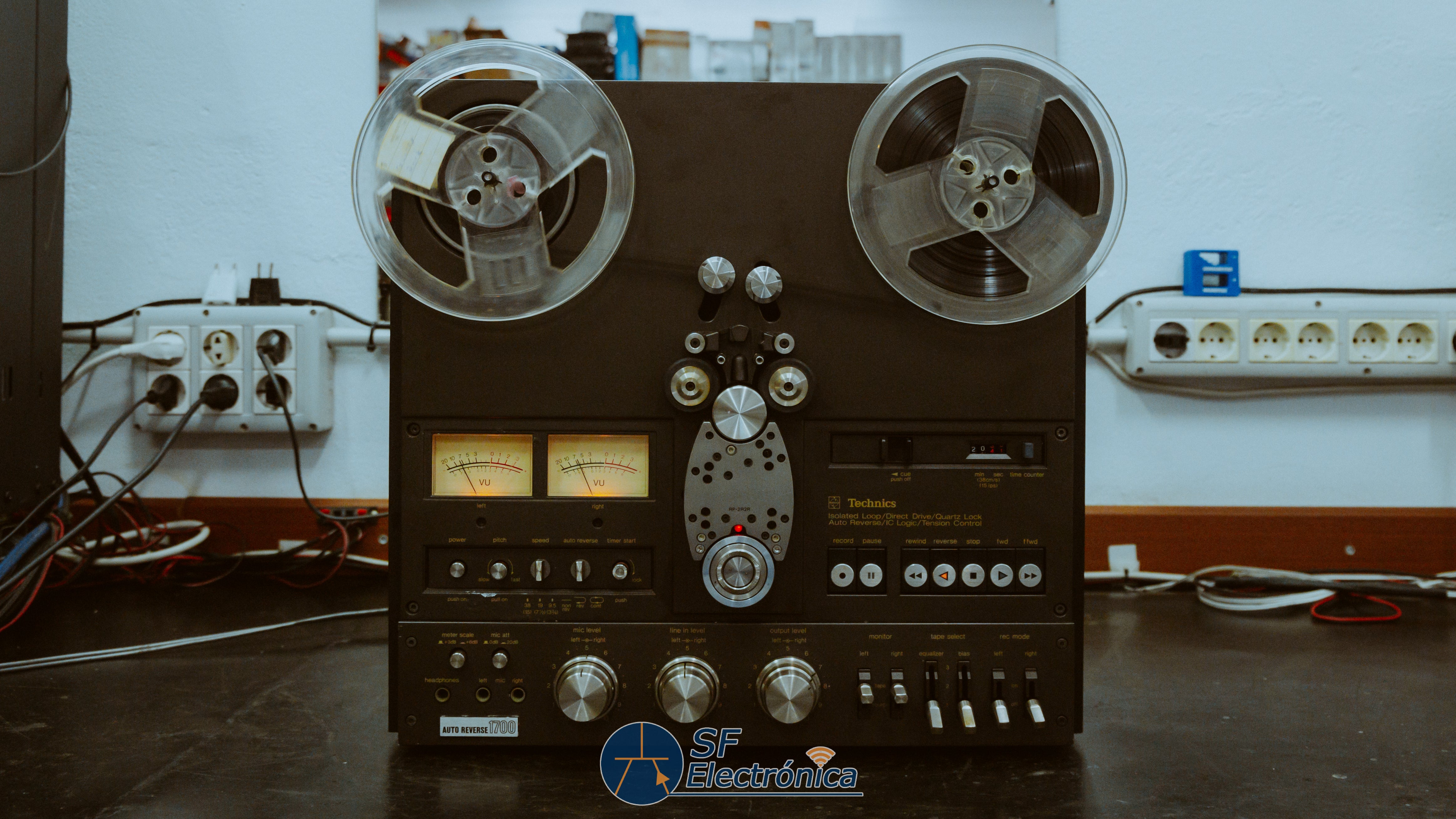 MAGNETOFÓN TECHNICS – SF Electrónica