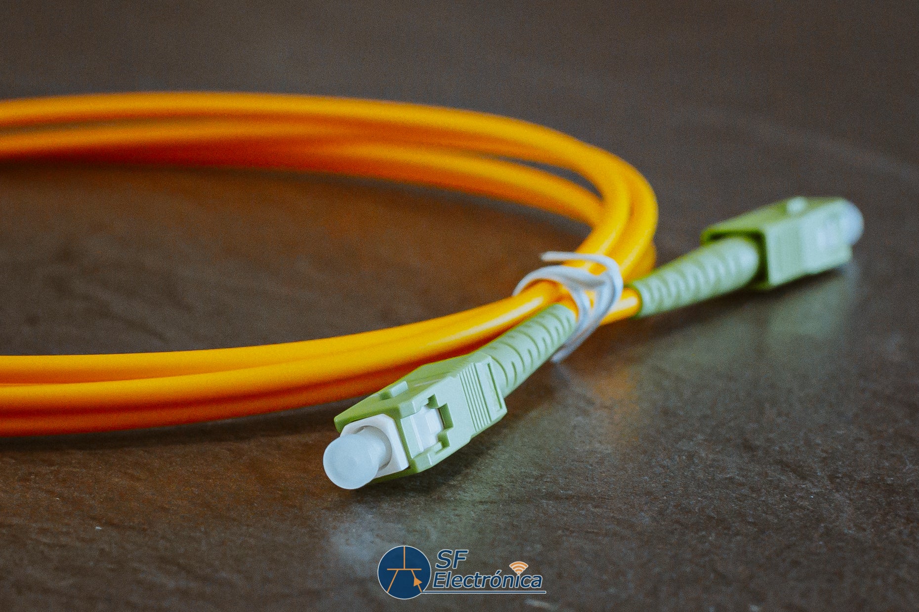 CABLES Y CARGADORES / ALIMENTADORES – SF Electrónica
